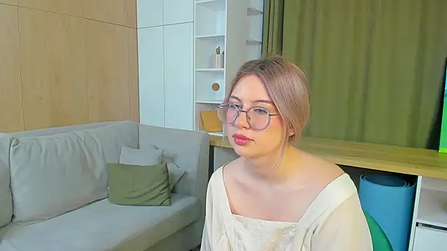 Live chat with AfraFrost (aka Afra Frost) from Stripchat.